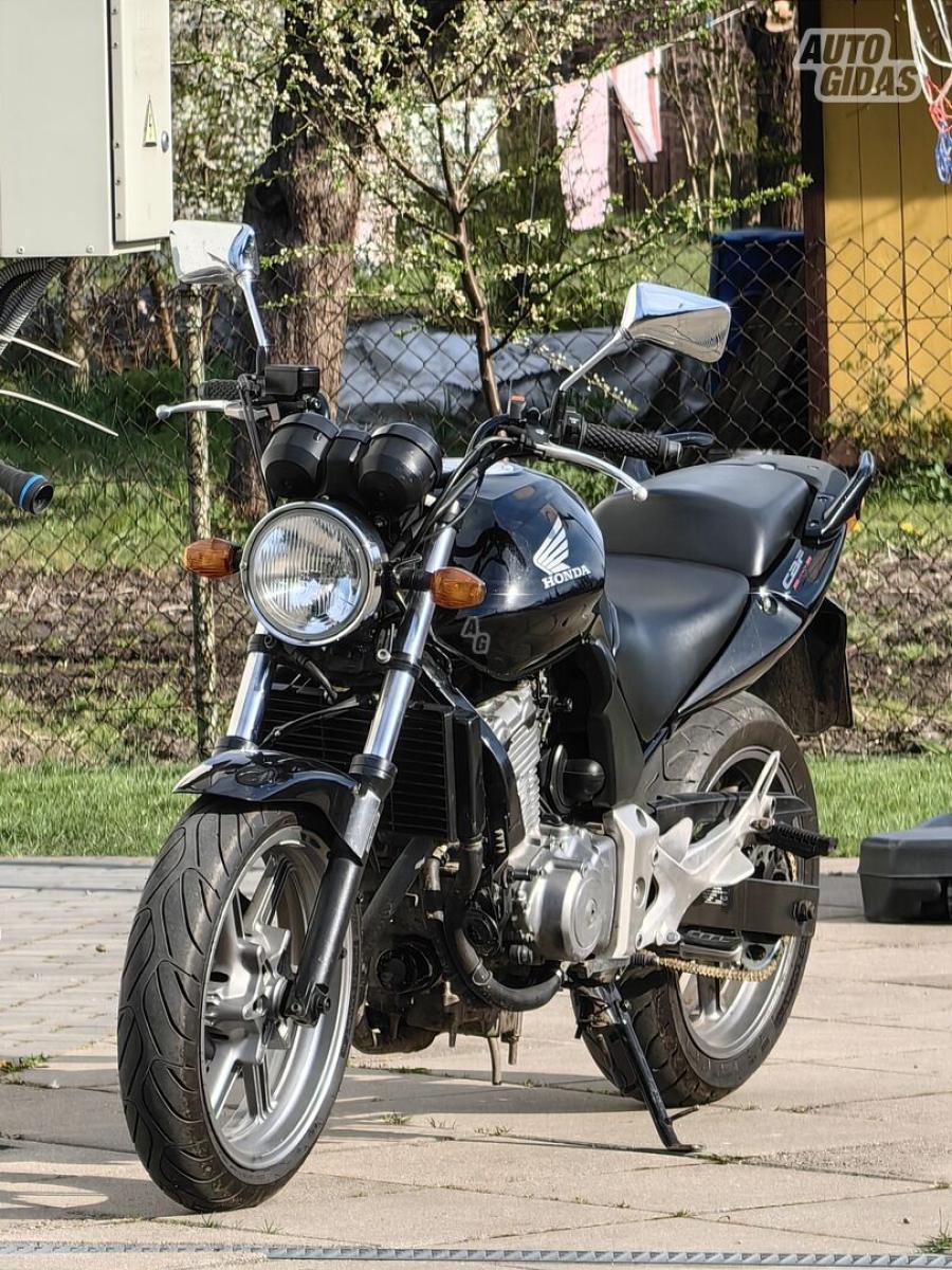 Melns Honda CBF 2006 Rietavas, ar dzinēja tilpumu 0.50 L un nobraukumu 98 tūkst. km par 1350 €, foto 5 vietnē AUTOMOTO.COM.LV