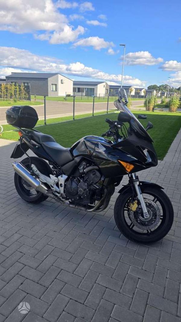 Melns Honda CBF 2006 Kauņa, ar dzinēja tilpumu 0.60 L un nobraukumu 59 tūkst. km par 2200 €, foto 1 vietnē AUTOMOTO.COM.LV