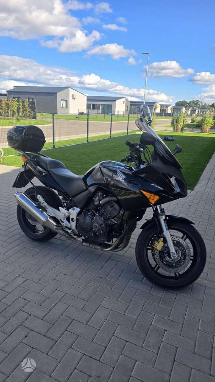 Melns Honda CBF 2006 Kauņa, ar dzinēja tilpumu 0.60 L un nobraukumu 59 tūkst. km par 2200 €, foto 1 vietnē AUTOMOTO.COM.LV