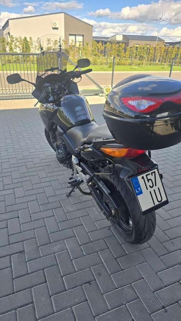 Melns Honda CBF 2006 Kauņa, ar dzinēja tilpumu 0.60 L un nobraukumu 59 tūkst. km par 2200 €, foto 5 vietnē AUTOMOTO.COM.LV