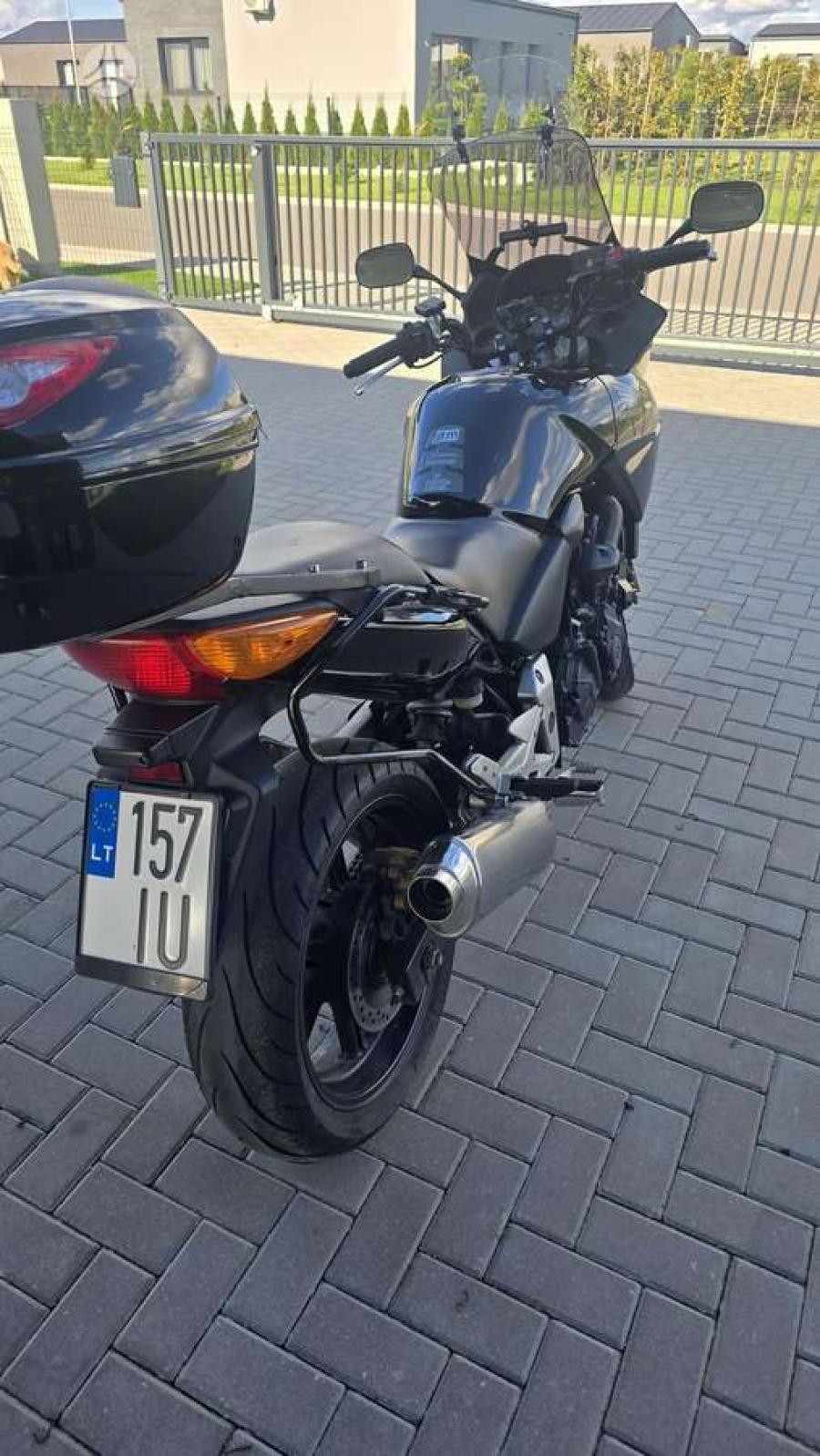 Melns Honda CBF 2006 Kauņa, ar dzinēja tilpumu 0.60 L un nobraukumu 59 tūkst. km par 2200 €, foto 6 vietnē AUTOMOTO.COM.LV