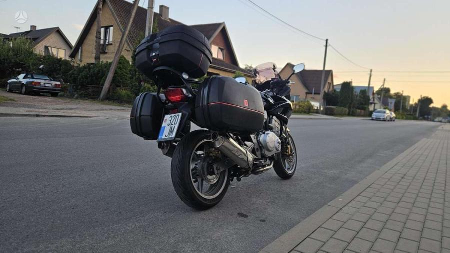 Black Honda CBF 2007 in Alytus, with an engine capacity of 1.00 L and mileage of 57 thousand km for 3400 €, photo 4 on AUTOMOTO.COM.LV