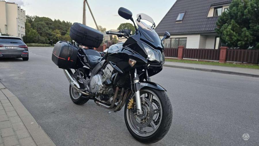 Black Honda CBF 2007 in Alytus, with an engine capacity of 1.00 L and mileage of 57 thousand km for 3400 €, photo 5 on AUTOMOTO.COM.LV