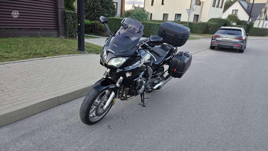 Black Honda CBF 2007 in Alytus, with an engine capacity of 1.00 L and mileage of 57 thousand km for 3400 €, photo 6 on AUTOMOTO.COM.LV