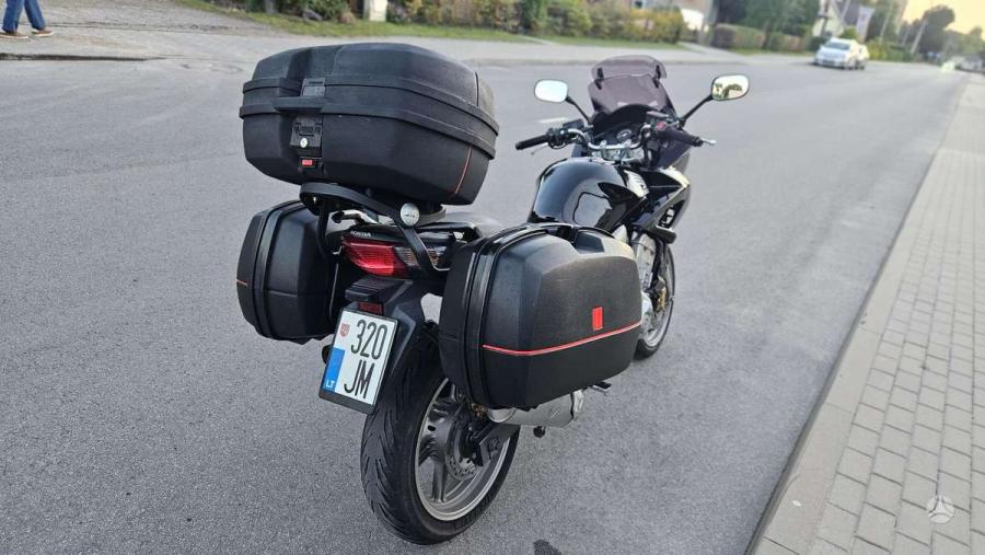 Black Honda CBF 2007 in Alytus, with an engine capacity of 1.00 L and mileage of 57 thousand km for 3400 €, photo 10 on AUTOMOTO.COM.LV