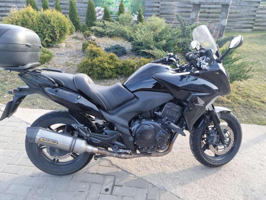 Black Honda CBF 2010 in Vilnius, with an engine capacity of 1.00 L and mileage of 35 thousand km for 4700 €, photo 3 on AUTOMOTO.COM.LV