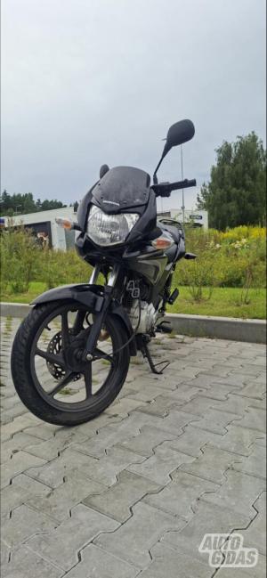 Melns Honda CBF 2010 Viļņa, ar dzinēja tilpumu 0.13 L un nobraukumu 22 tūkst. km par 1100 €, foto  vietnē AUTOMOTO.COM.LV