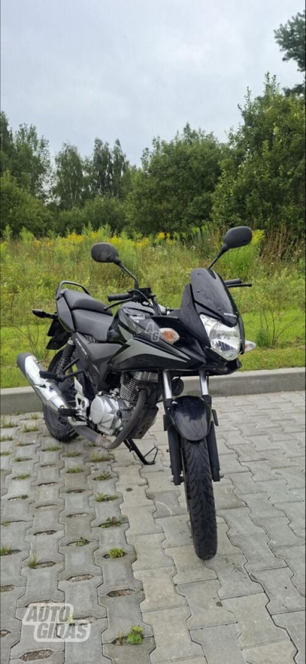 Black Honda CBF 2010 in Vilnius, with an engine capacity of 0.13 L and mileage of 22 thousand km for 1100 €, photo 2 on AUTOMOTO.COM.LV