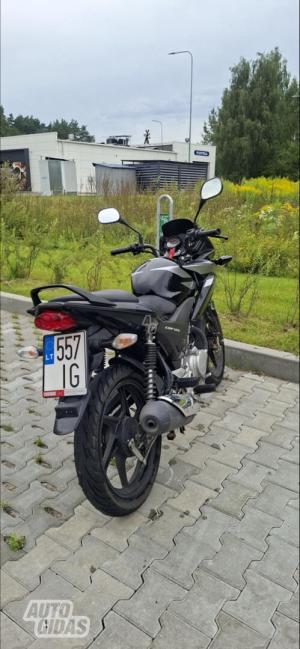 Melns Honda CBF 2010 Viļņa, ar dzinēja tilpumu 0.13 L un nobraukumu 22 tūkst. km par 1100 €, foto 3 vietnē AUTOMOTO.COM.LV