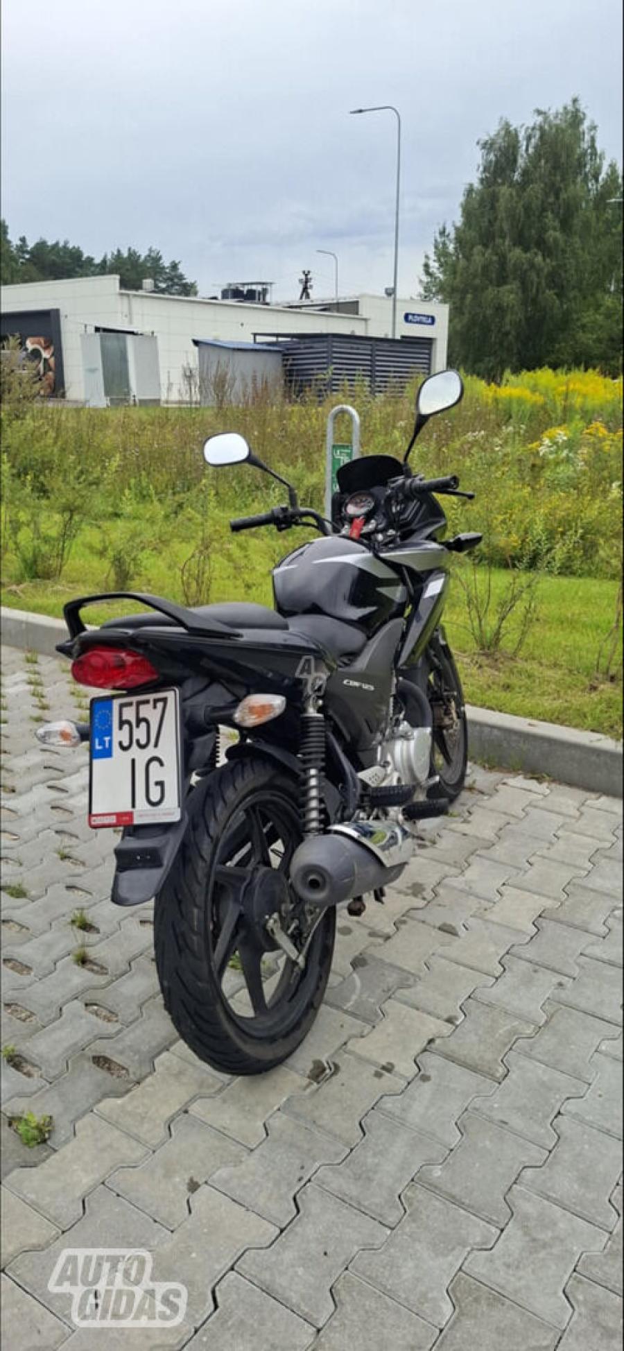 Melns Honda CBF 2010 Viļņa, ar dzinēja tilpumu 0.13 L un nobraukumu 22 tūkst. km par 1100 €, foto 3 vietnē AUTOMOTO.COM.LV