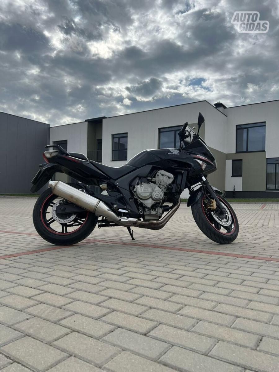 Black Honda CBF 2010 in Vilnius, with an engine capacity of 0.60 L and mileage of 82 thousand km for 2799 €, photo 1 on AUTOMOTO.COM.LV
