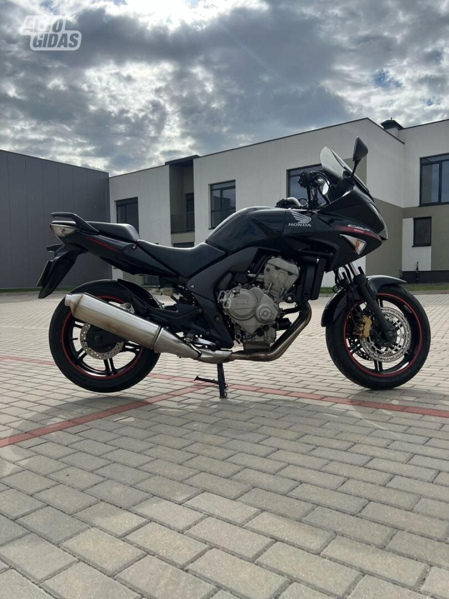 Black Honda CBF 2010 in Vilnius, with an engine capacity of 0.60 L and mileage of 82 thousand km for 2799 €, photo 4 on AUTOMOTO.COM.LV