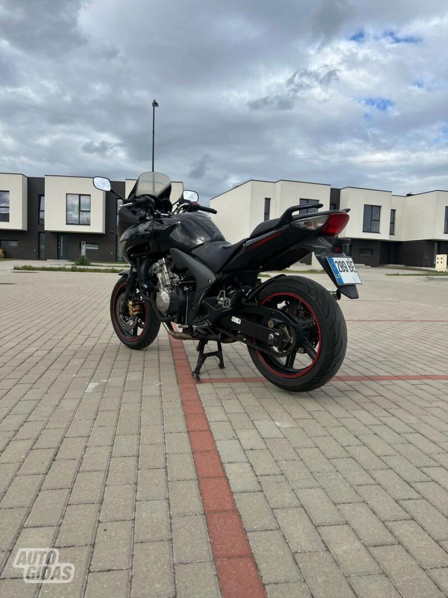 Black Honda CBF 2010 in Vilnius, with an engine capacity of 0.60 L and mileage of 82 thousand km for 2799 €, photo 5 on AUTOMOTO.COM.LV