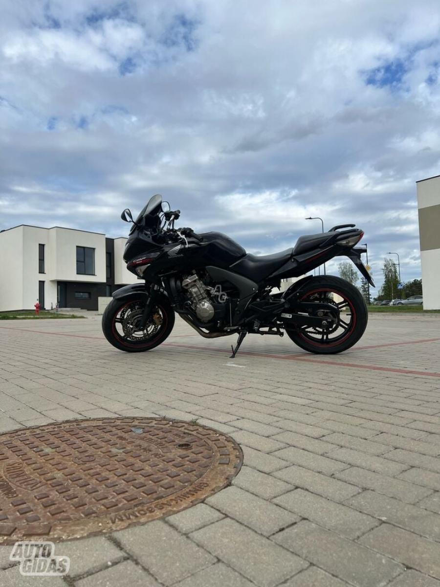 Black Honda CBF 2010 in Vilnius, with an engine capacity of 0.60 L and mileage of 82 thousand km for 2799 €, photo 6 on AUTOMOTO.COM.LV