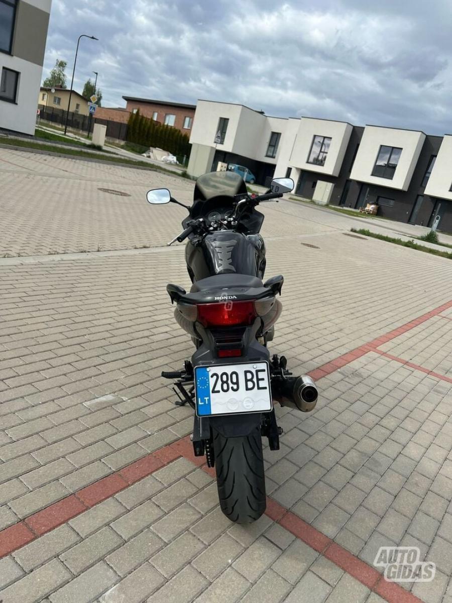 Black Honda CBF 2010 in Vilnius, with an engine capacity of 0.60 L and mileage of 82 thousand km for 2799 €, photo 9 on AUTOMOTO.COM.LV
