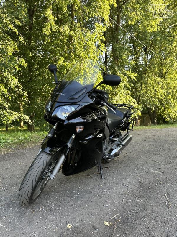 Black Honda CBF 2010 in Marijampole, with an engine capacity of 1.00 L and mileage of 46 thousand km for 3900 €, photo 2 on AUTOMOTO.COM.LV