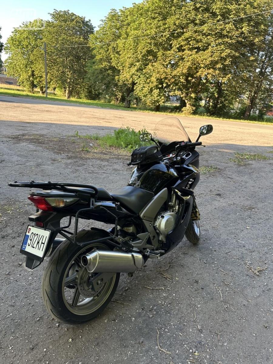 Black Honda CBF 2010 in Marijampole, with an engine capacity of 1.00 L and mileage of 46 thousand km for 3900 €, photo 12 on AUTOMOTO.COM.LV