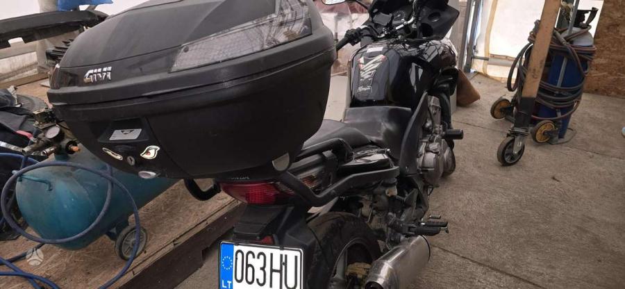 Melns Honda CBF 2010 Viļņa, ar dzinēja tilpumu 0.60 L un nobraukumu 30 tūkst. km par 3500 €, foto 3 vietnē AUTOMOTO.COM.LV