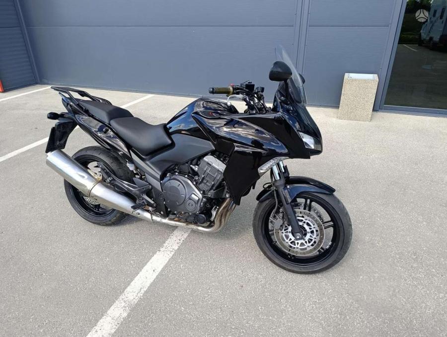Melns Honda CBF 2011 Šauļi, ar dzinēja tilpumu 1.00 L un nobraukumu 82 tūkst. km par 2900 €, foto 3 vietnē AUTOMOTO.COM.LV