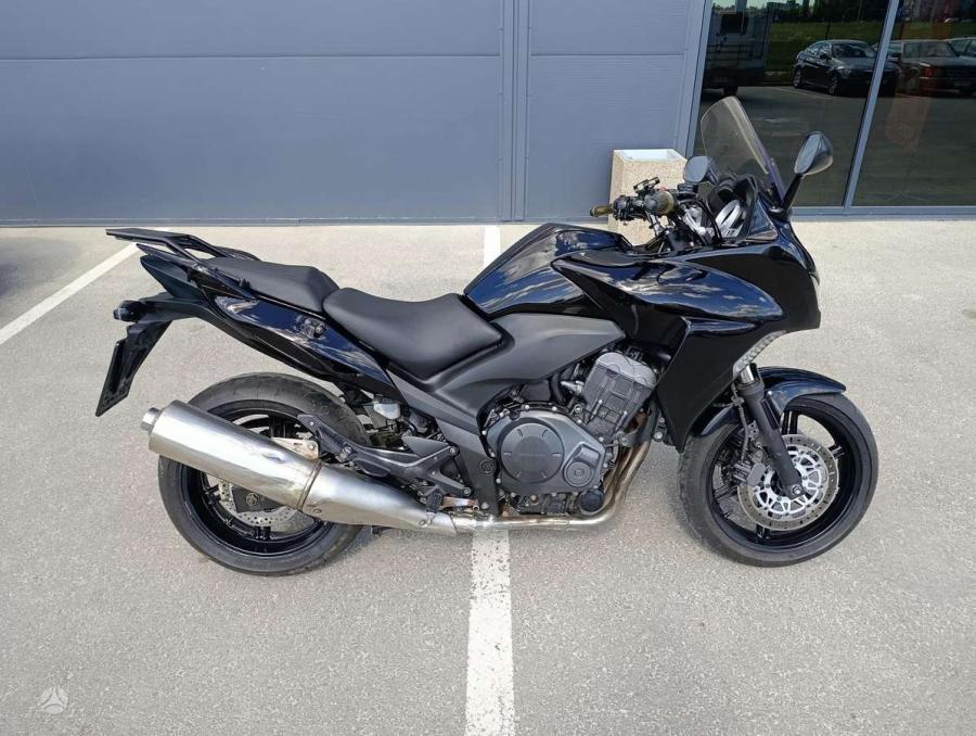 Melns Honda CBF 2011 Šauļi, ar dzinēja tilpumu 1.00 L un nobraukumu 82 tūkst. km par 2900 €, foto 4 vietnē AUTOMOTO.COM.LV