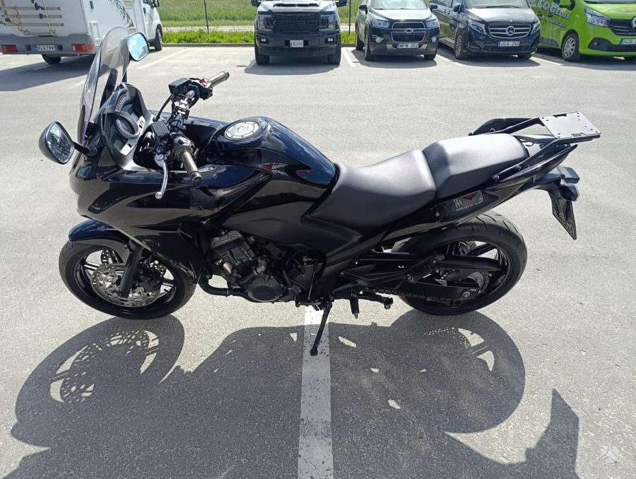 Melns Honda CBF 2011 Šauļi, ar dzinēja tilpumu 1.00 L un nobraukumu 82 tūkst. km par 2900 €, foto 7 vietnē AUTOMOTO.COM.LV