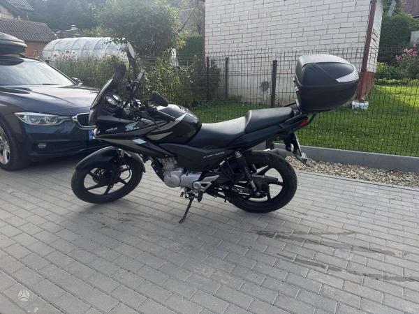 Black Honda CBF 2011 in Vilnius, with an engine capacity of 0.13 L and mileage of 16 thousand km for 1250 €, photo 6 on AUTOMOTO.COM.LV