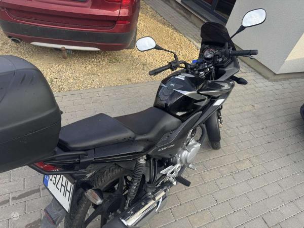 Black Honda CBF 2011 in Vilnius, with an engine capacity of 0.13 L and mileage of 16 thousand km for 1250 €, photo 9 on AUTOMOTO.COM.LV