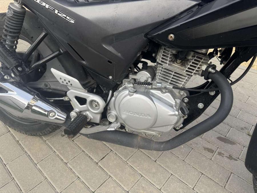 Black Honda CBF 2011 in Vilnius, with an engine capacity of 0.13 L and mileage of 16 thousand km for 1250 €, photo 10 on AUTOMOTO.COM.LV