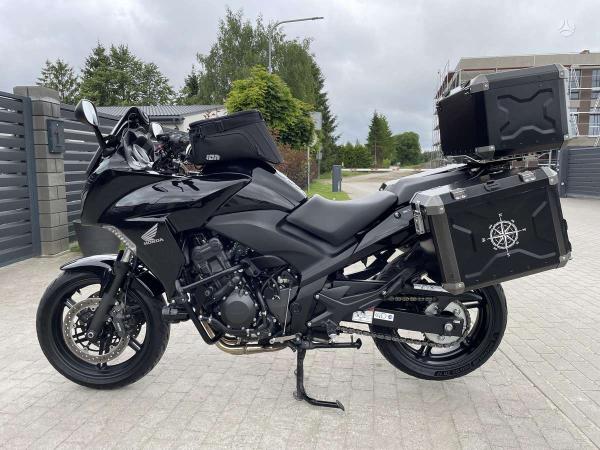 Black Honda CBF 2012 in Klaipeda, with an engine capacity of 1.00 L and mileage of 22 thousand km for 6200 €, photo 1 on AUTOMOTO.COM.LV