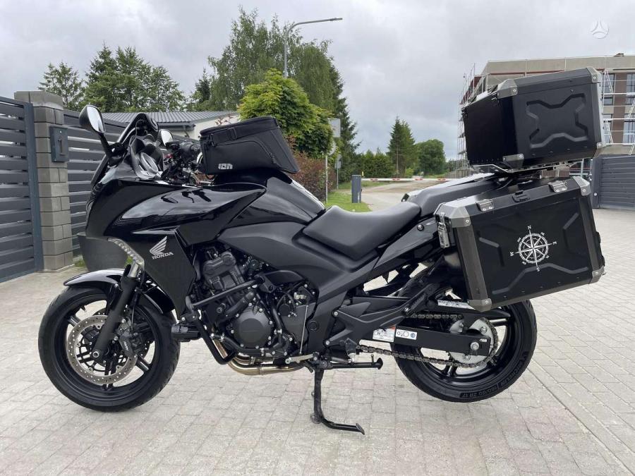 Black Honda CBF 2012 in Klaipeda, with an engine capacity of 1.00 L and mileage of 22 thousand km for 6200 €, photo 1 on AUTOMOTO.COM.LV