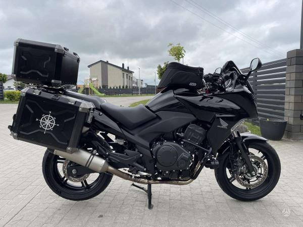 Black Honda CBF 2012 in Klaipeda, with an engine capacity of 1.00 L and mileage of 22 thousand km for 6200 €, photo 2 on AUTOMOTO.COM.LV