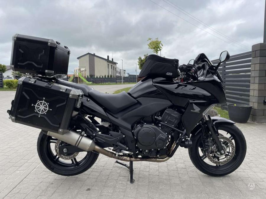 Black Honda CBF 2012 in Klaipeda, with an engine capacity of 1.00 L and mileage of 22 thousand km for 6200 €, photo 3 on AUTOMOTO.COM.LV