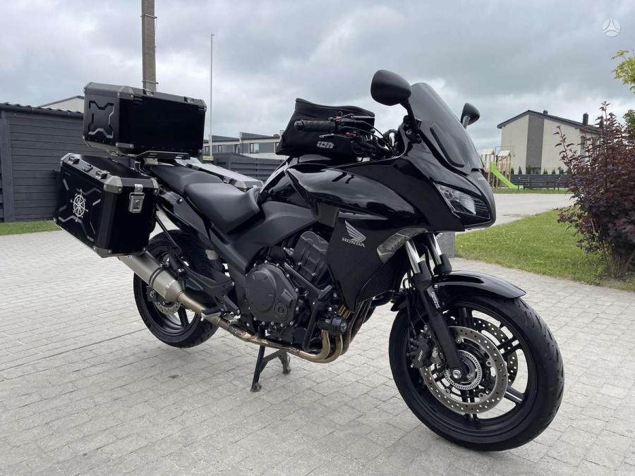 Black Honda CBF 2012 in Klaipeda, with an engine capacity of 1.00 L and mileage of 22 thousand km for 6200 €, photo 4 on AUTOMOTO.COM.LV