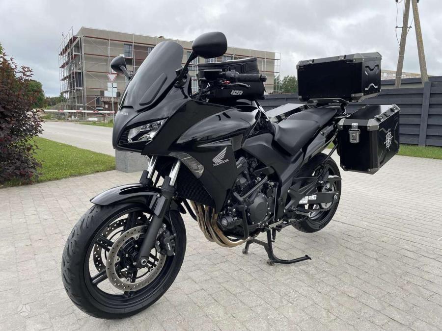 Black Honda CBF 2012 in Klaipeda, with an engine capacity of 1.00 L and mileage of 22 thousand km for 6200 €, photo 5 on AUTOMOTO.COM.LV