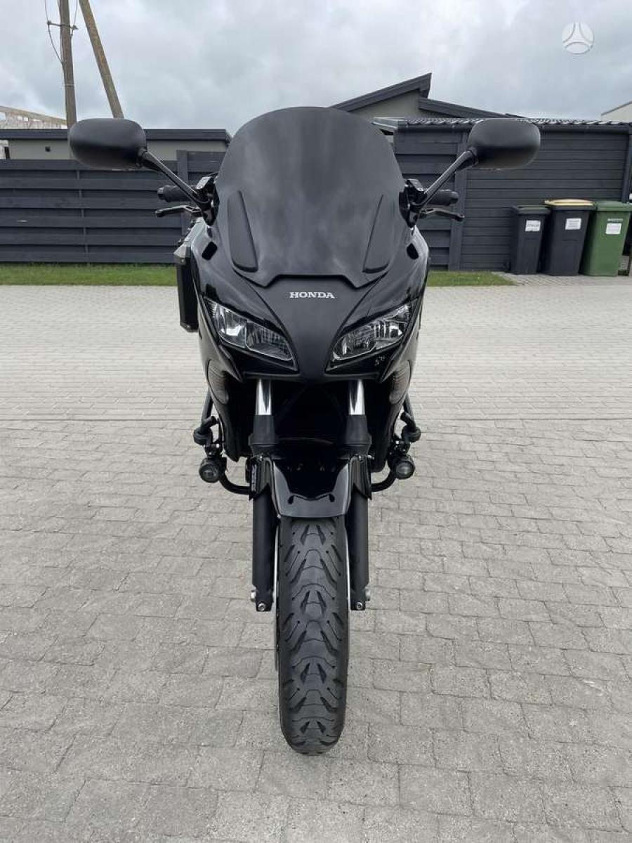 Black Honda CBF 2012 in Klaipeda, with an engine capacity of 1.00 L and mileage of 22 thousand km for 6200 €, photo 8 on AUTOMOTO.COM.LV