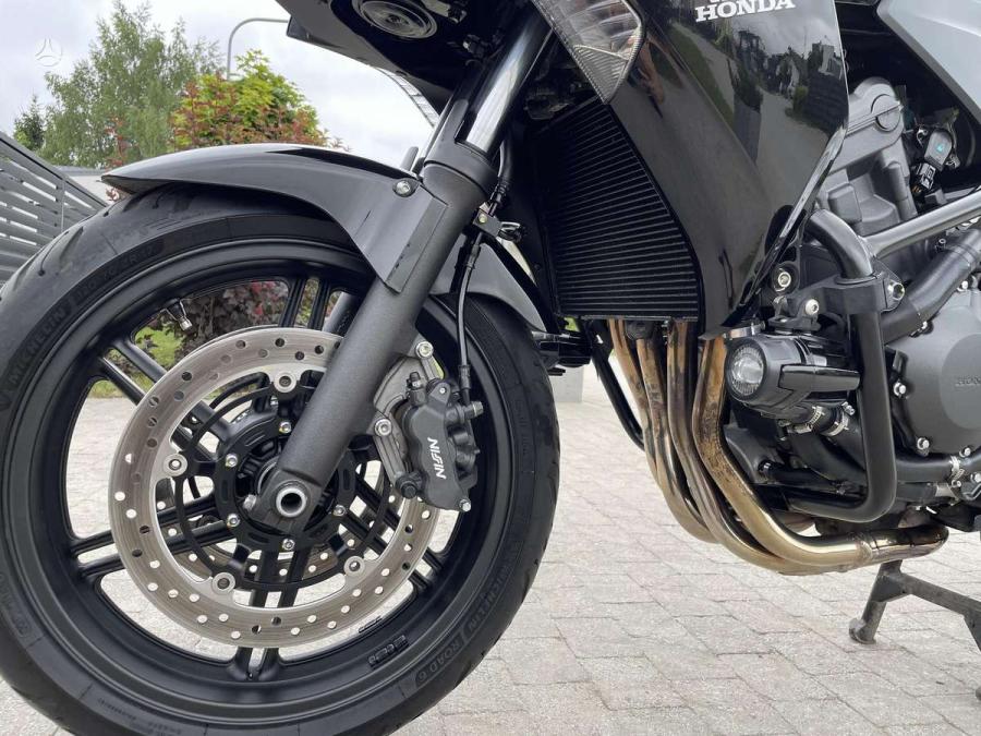 Black Honda CBF 2012 in Klaipeda, with an engine capacity of 1.00 L and mileage of 22 thousand km for 6200 €, photo 10 on AUTOMOTO.COM.LV