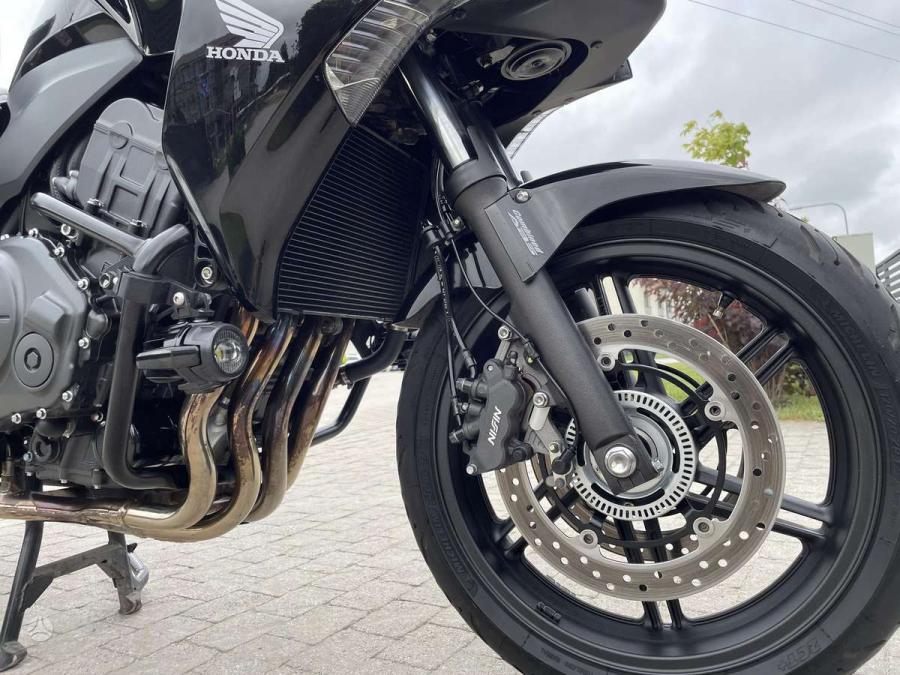 Black Honda CBF 2012 in Klaipeda, with an engine capacity of 1.00 L and mileage of 22 thousand km for 6200 €, photo 13 on AUTOMOTO.COM.LV