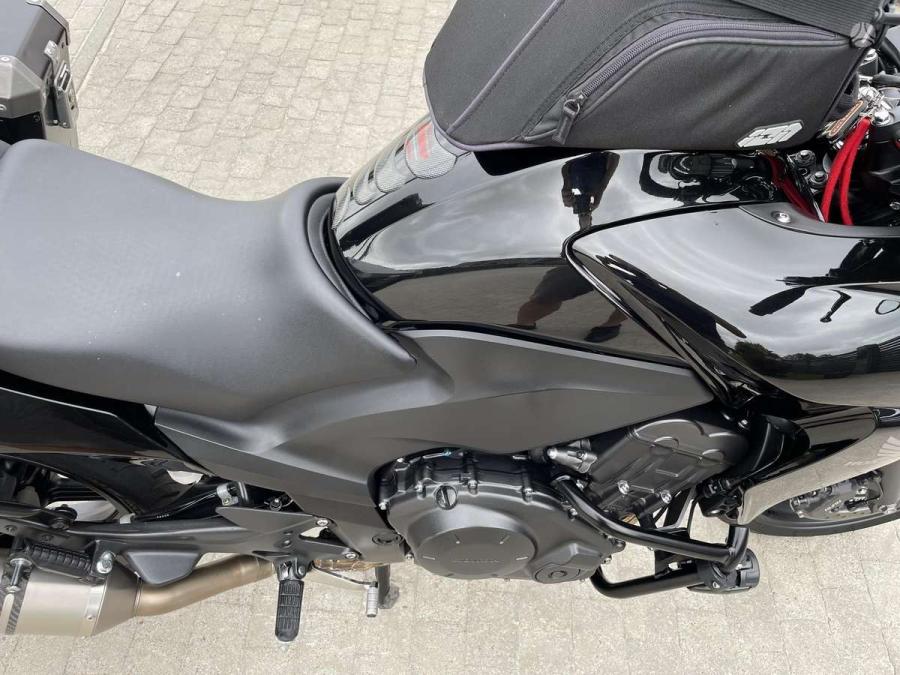Black Honda CBF 2012 in Klaipeda, with an engine capacity of 1.00 L and mileage of 22 thousand km for 6200 €, photo 19 on AUTOMOTO.COM.LV