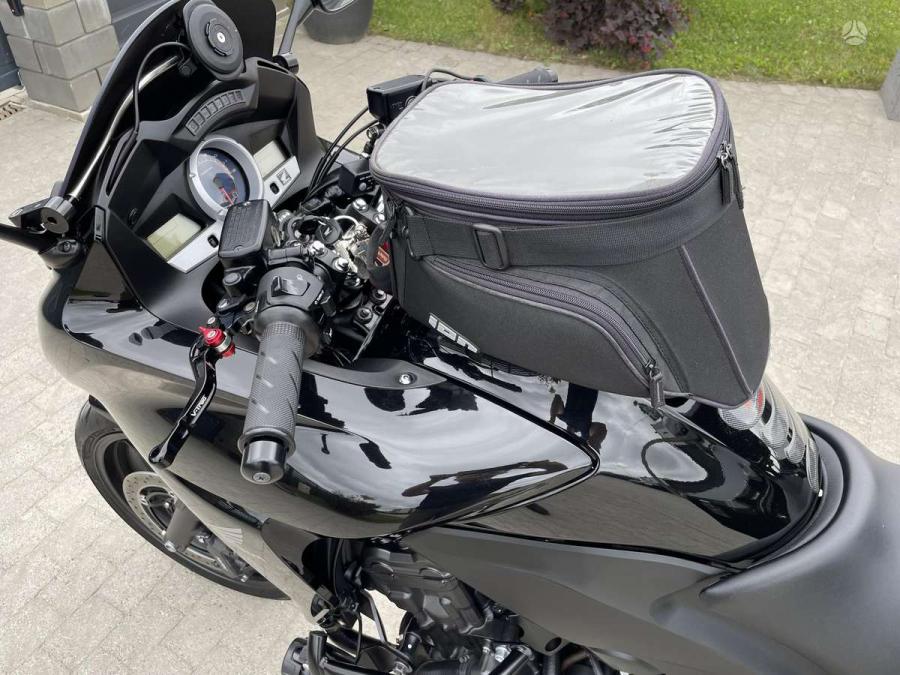 Black Honda CBF 2012 in Klaipeda, with an engine capacity of 1.00 L and mileage of 22 thousand km for 6200 €, photo 22 on AUTOMOTO.COM.LV