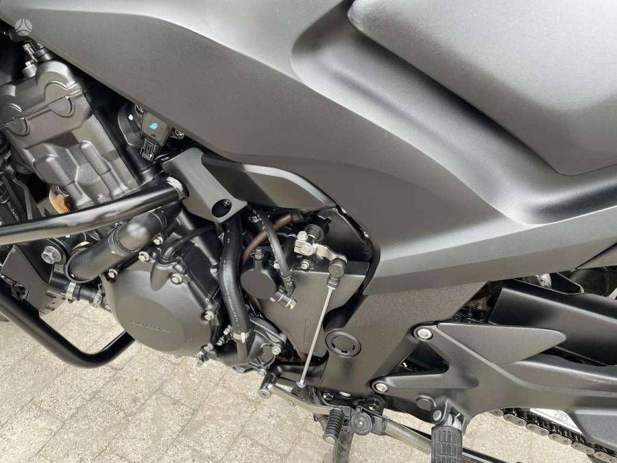 Black Honda CBF 2012 in Klaipeda, with an engine capacity of 1.00 L and mileage of 22 thousand km for 6200 €, photo 24 on AUTOMOTO.COM.LV