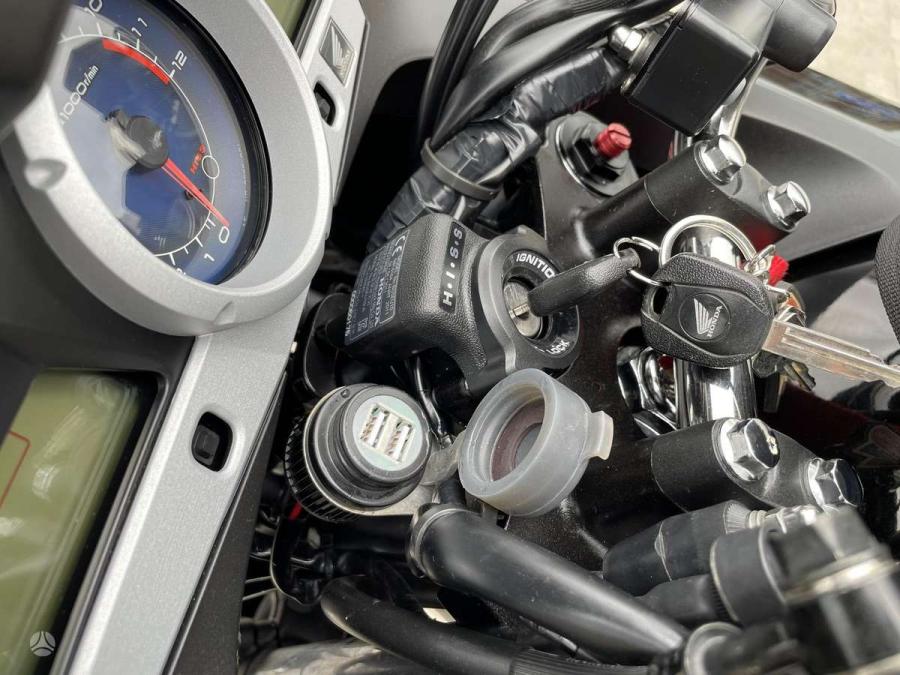 Black Honda CBF 2012 in Klaipeda, with an engine capacity of 1.00 L and mileage of 22 thousand km for 6200 €, photo 31 on AUTOMOTO.COM.LV