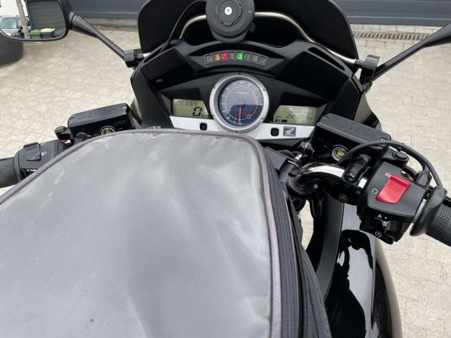 Black Honda CBF 2012 in Klaipeda, with an engine capacity of 1.00 L and mileage of 22 thousand km for 6200 €, photo 37 on AUTOMOTO.COM.LV