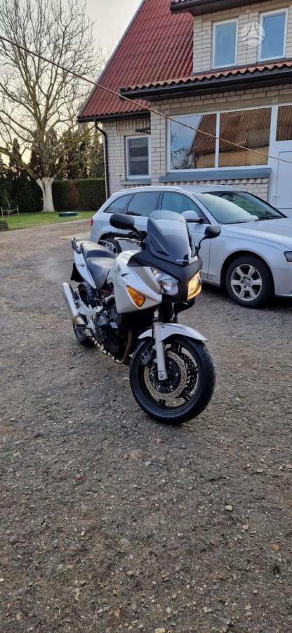 Pelēks Honda CBF 2004 Telšiai, ar dzinēja tilpumu 0.60 L un nobraukumu 40 tūkst. km par 2500 €, foto 3 vietnē AUTOMOTO.COM.LV