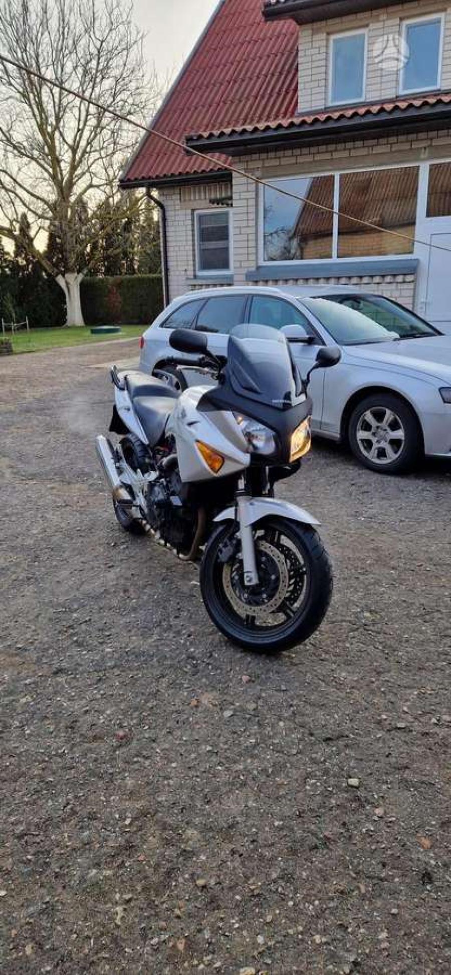 Grey Honda CBF 2004 in Telschi, with an engine capacity of 0.60 L and mileage of 40 thousand km for 2500 €, photo 4 on AUTOMOTO.COM.LV