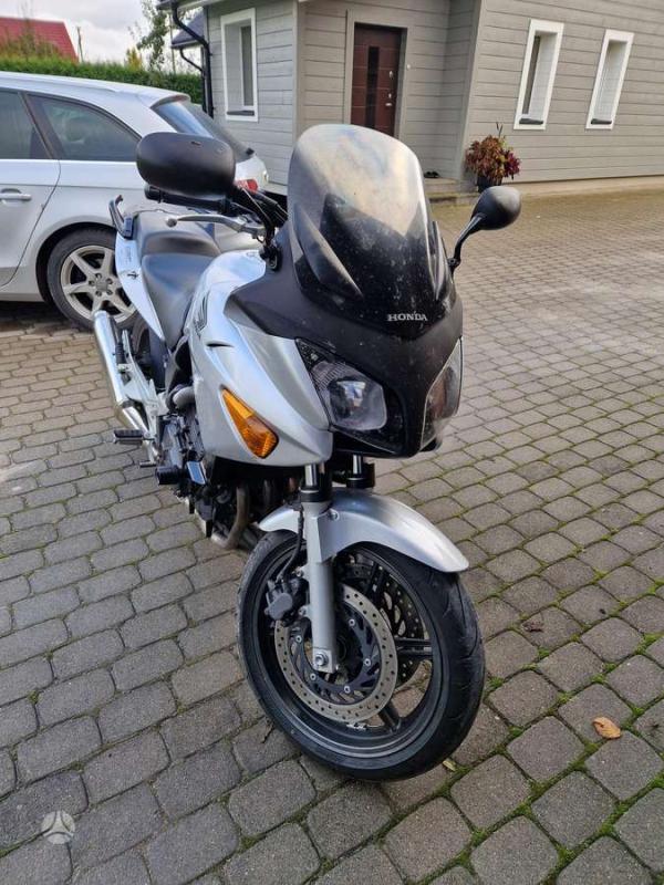 Pelēks Honda CBF 2004 Telšiai, ar dzinēja tilpumu 0.60 L un nobraukumu 40 tūkst. km par 2500 €, foto 4 vietnē AUTOMOTO.COM.LV