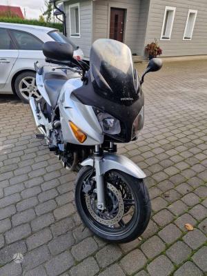 Grey Honda CBF 2004 in Telschi, with an engine capacity of 0.60 L and mileage of 40 thousand km for 2500 €, photo 5 on AUTOMOTO.COM.LV