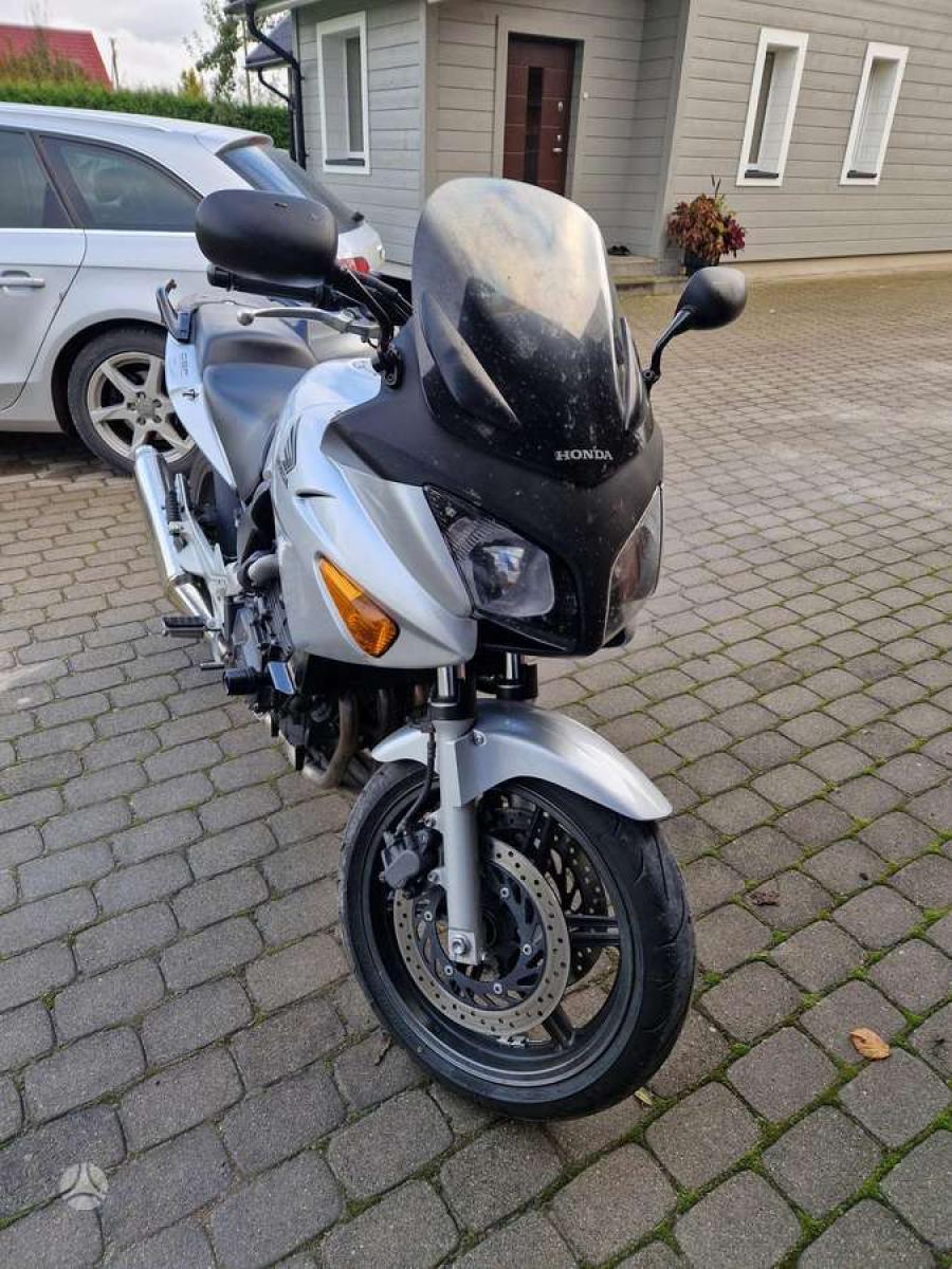 Grey Honda CBF 2004 in Telschi, with an engine capacity of 0.60 L and mileage of 40 thousand km for 2500 €, photo 5 on AUTOMOTO.COM.LV