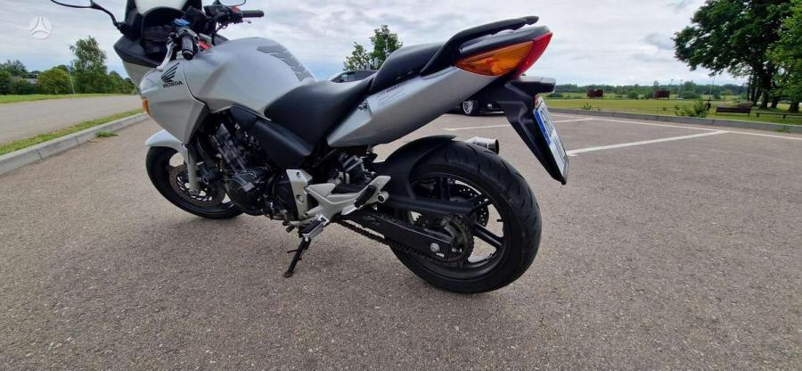 Grey Honda CBF 2004 in Telschi, with an engine capacity of 0.60 L and mileage of 40 thousand km for 2500 €, photo 7 on AUTOMOTO.COM.LV