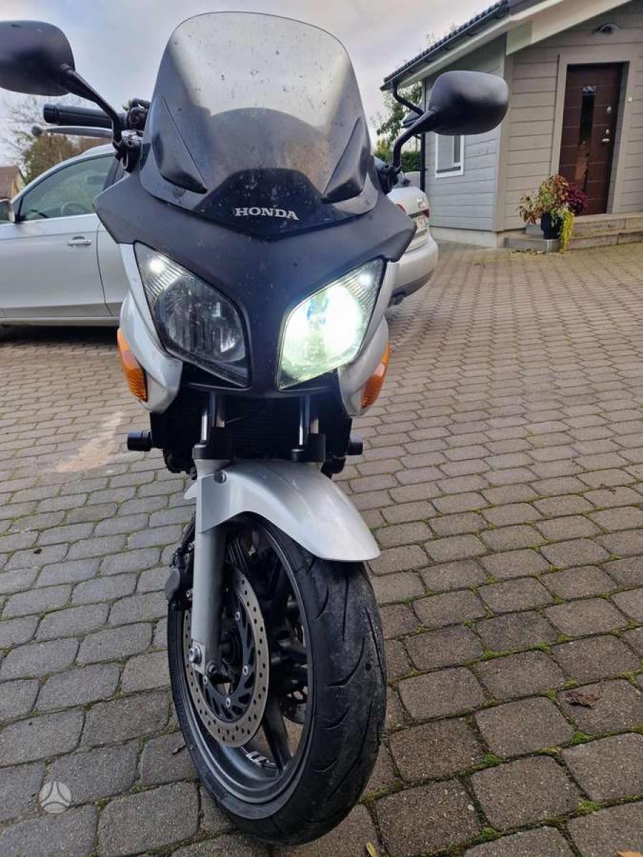 Grey Honda CBF 2004 in Telschi, with an engine capacity of 0.60 L and mileage of 40 thousand km for 2500 €, photo 8 on AUTOMOTO.COM.LV