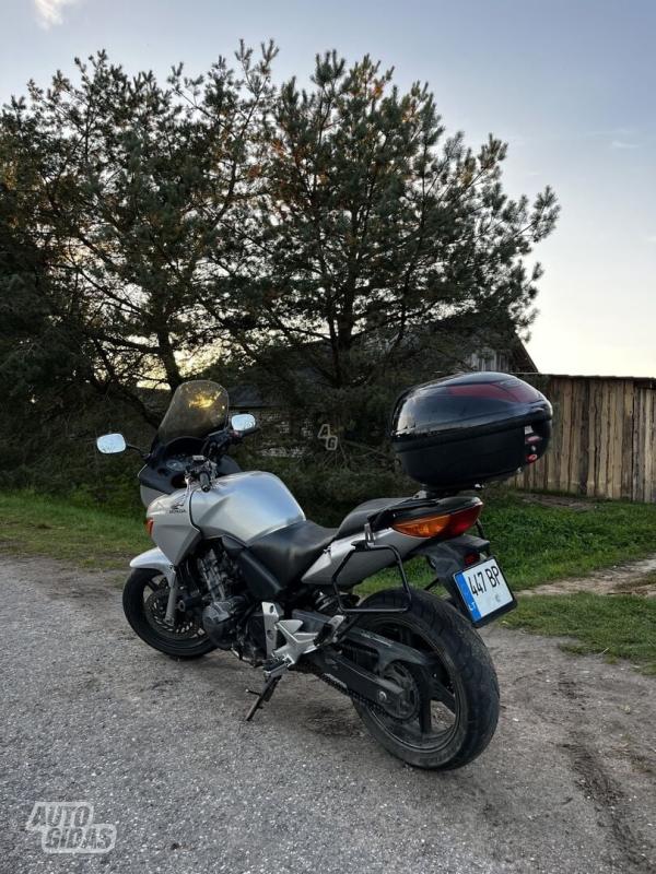 Pelēks Honda CBF 2004 Šalčininkai, ar dzinēja tilpumu 0.60 L un nobraukumu 0 tūkst. km par 1900 €, foto 4 vietnē AUTOMOTO.COM.LV